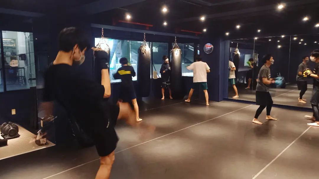 LIVELUS KICK STUDIO - マッスルナビっ！